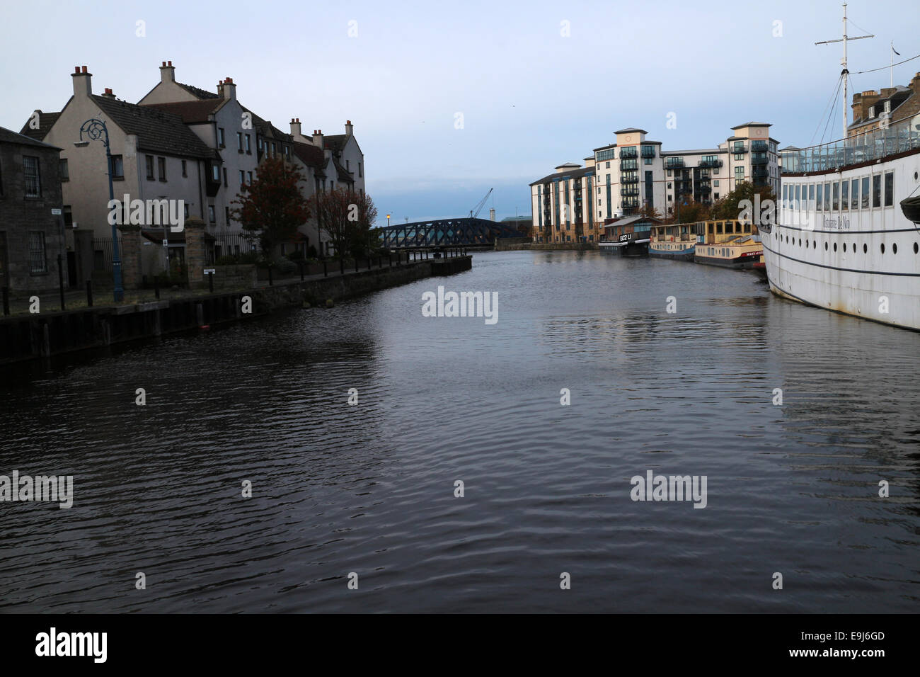 Water side between customs wharf, commercial street - Leith - Edinburgh ...