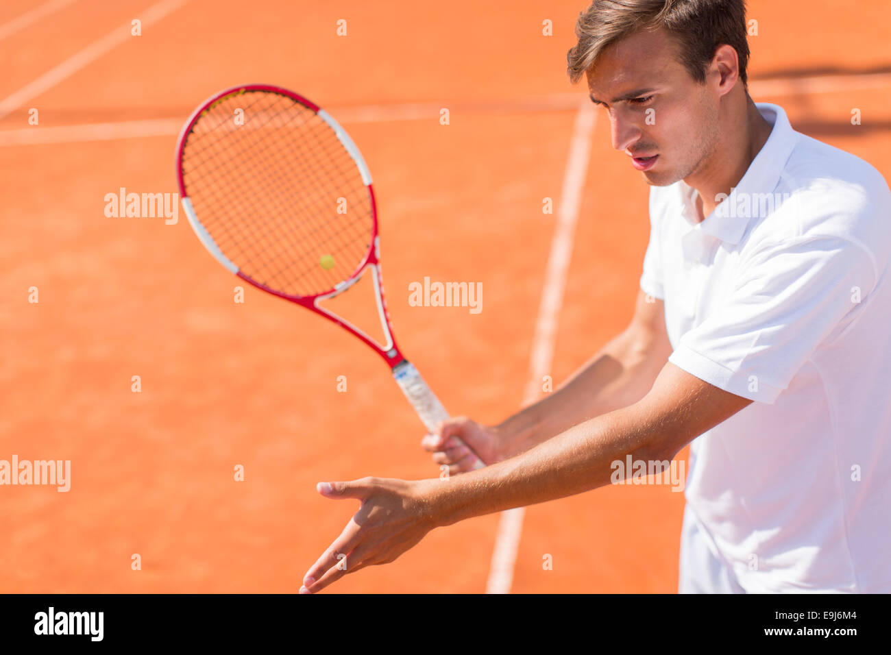 Tennis man serve hi-res stock photography and images - Alamy