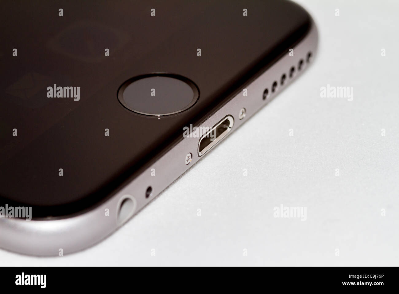 Smart speaker close up hi-res stock photography and images - Alamy