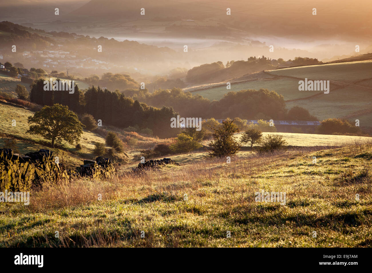 Beautiful english landscape in the glorious morning light at Diggle ...