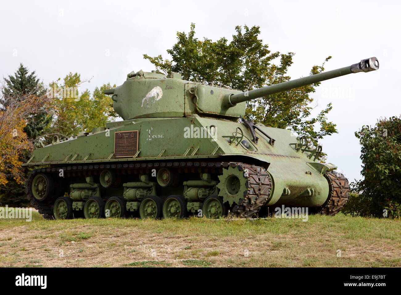 sherman tank memorial to the 14th canadian hussars and canadian recce ...