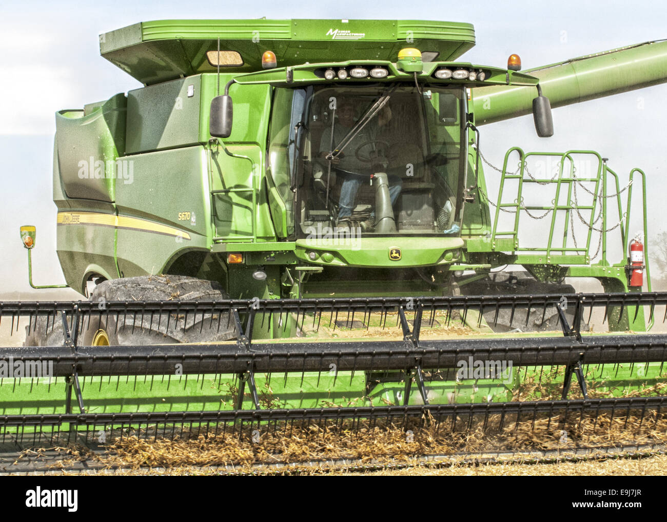 John Deere S670 Combine