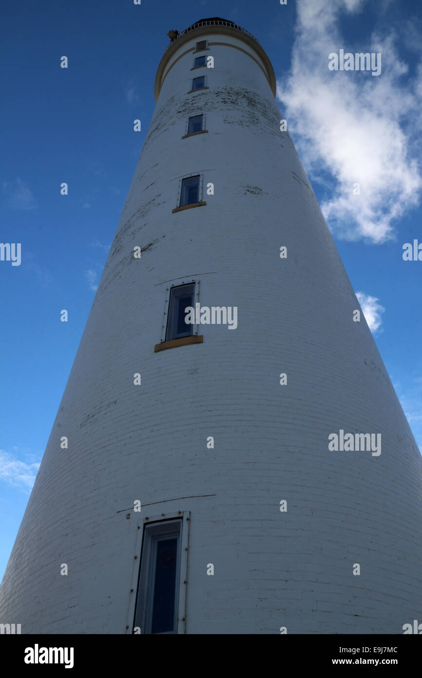 Scurdie ness lighthouse hi-res stock photography and images - Alamy