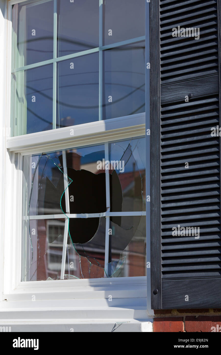 Family home hi-res stock photography and images - Alamy