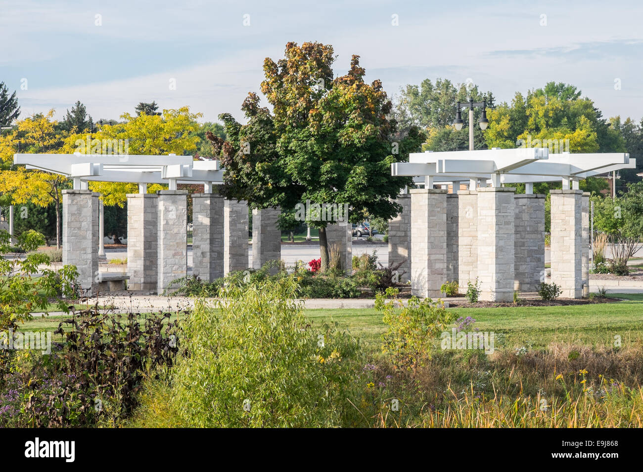 Circular colonnade with a tree in the middle Stock Photo - Alamy