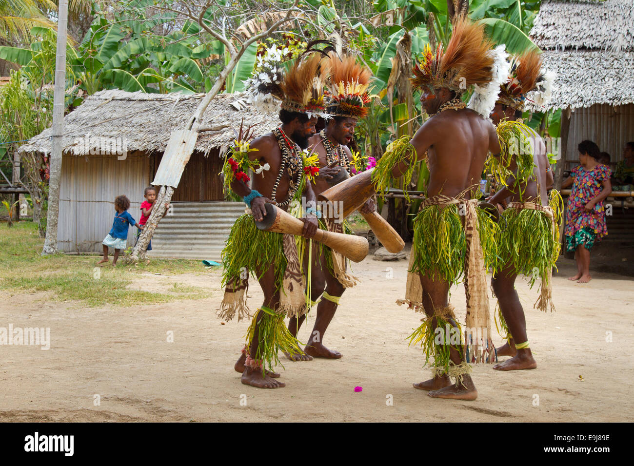 Papua new guinea tribe dance hi-res stock photography and images - Alamy