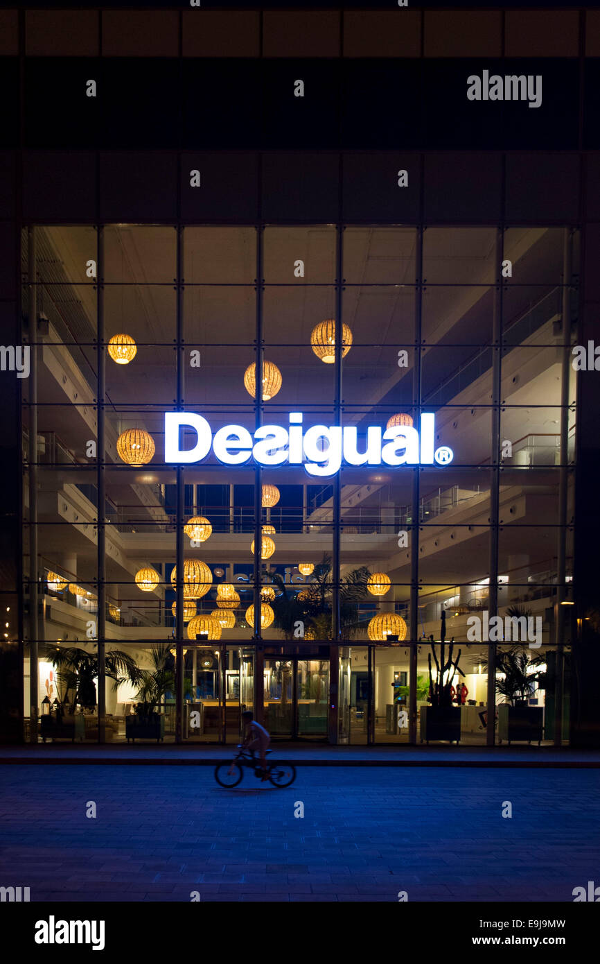 Desigual logo hi-res stock photography and images - Alamy