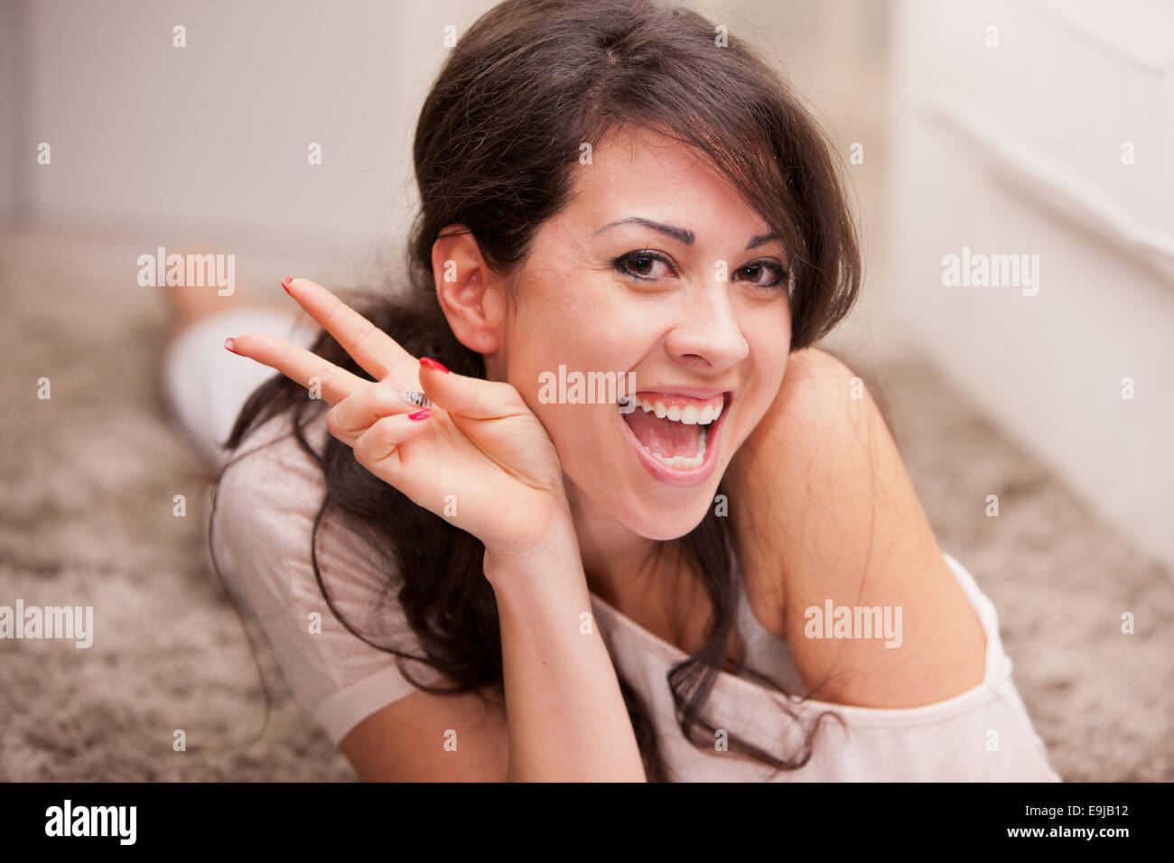 girls showing victory sign with her fingers Stock Photo - Alamy