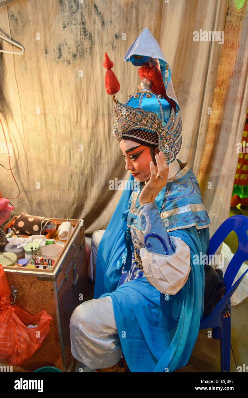 Chinese performer performance hi-res stock photography and images - Alamy