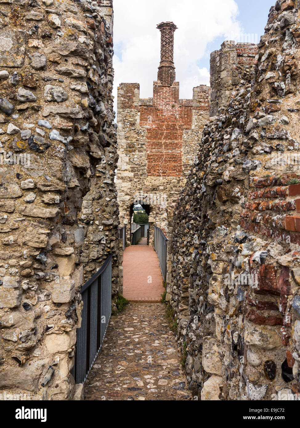 Framlingham Castle walkway Stock Photo - Alamy