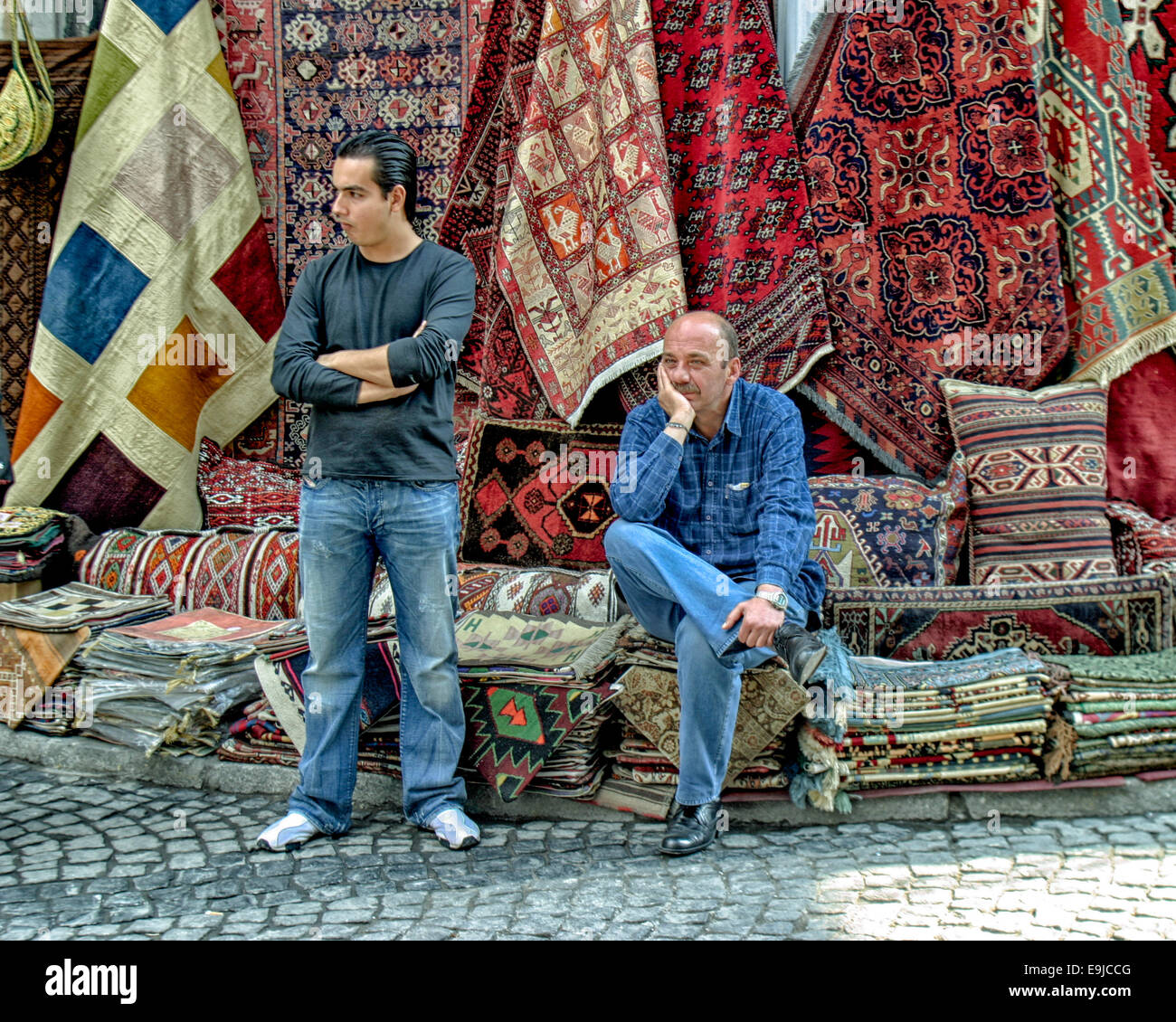 Merchants and customers istanbul grand bazaar hi-res stock photography ...