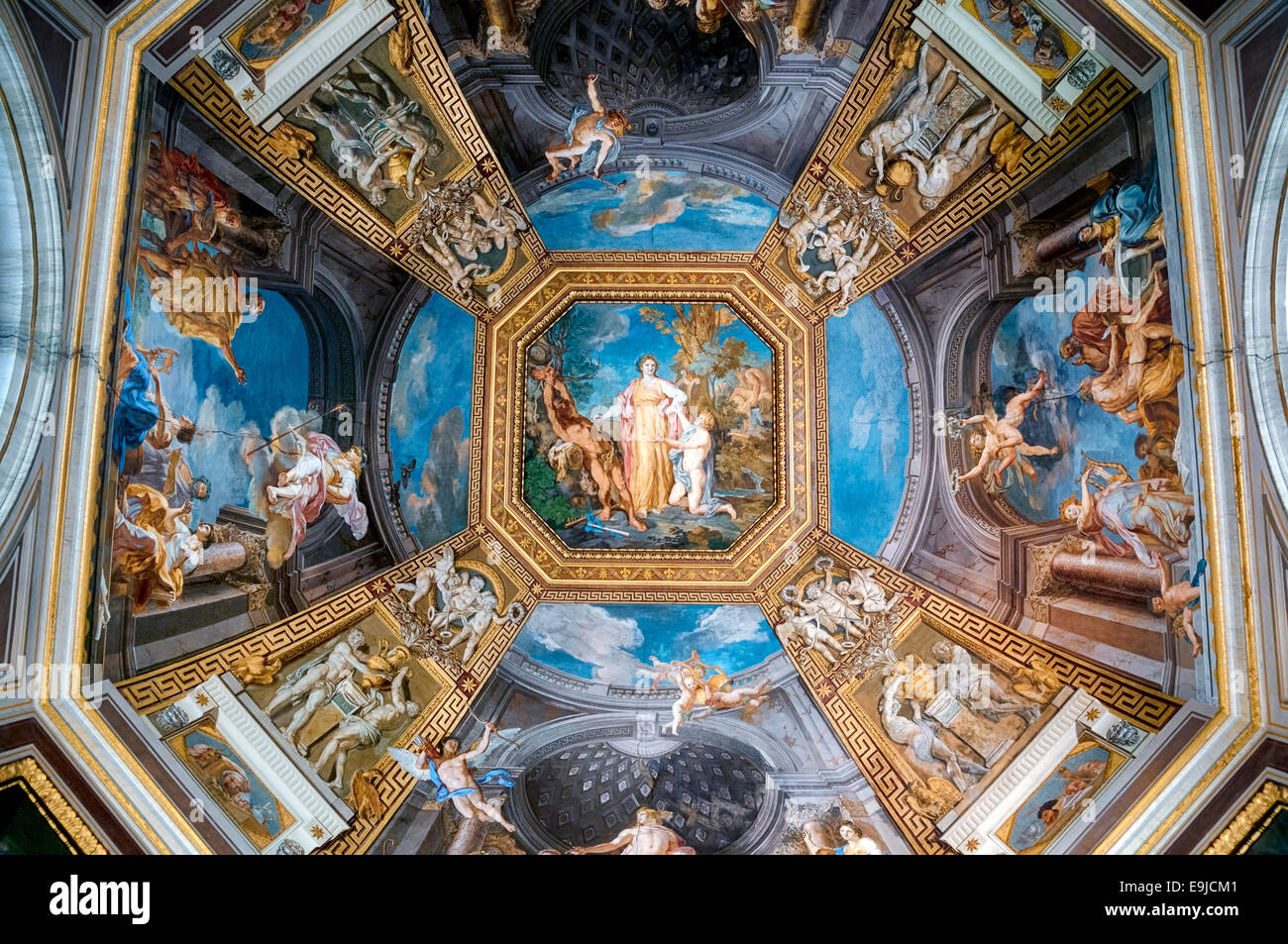 Painting on ceiling vatican museum hi-res stock photography and images - Alamy
