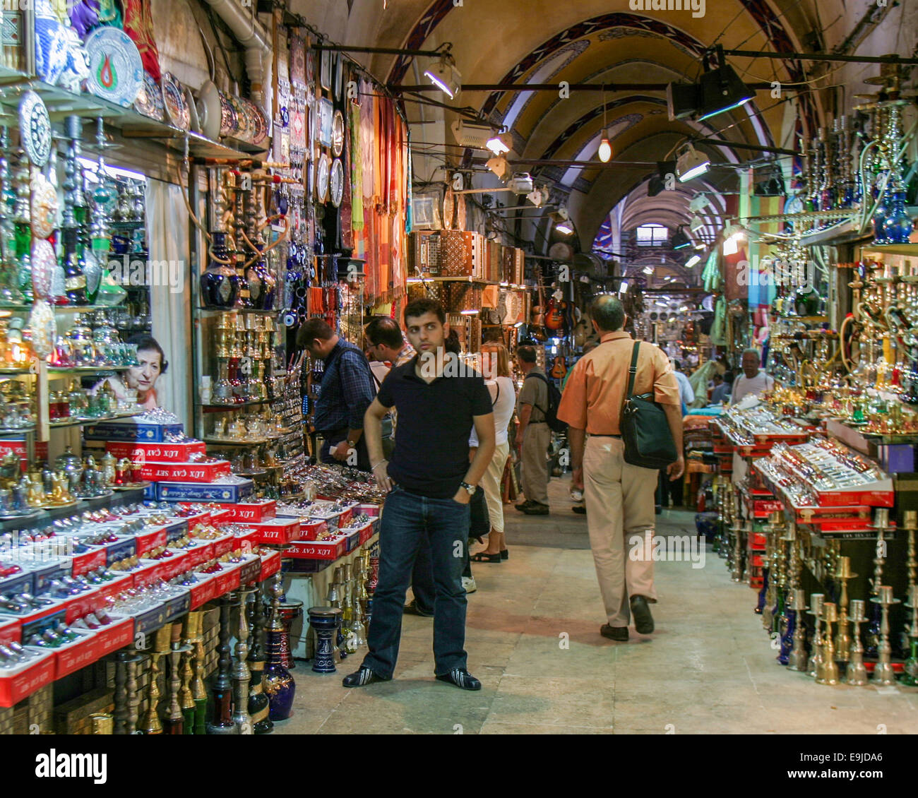 Shops outside grand bazaar istanbul hi-res stock photography and images ...
