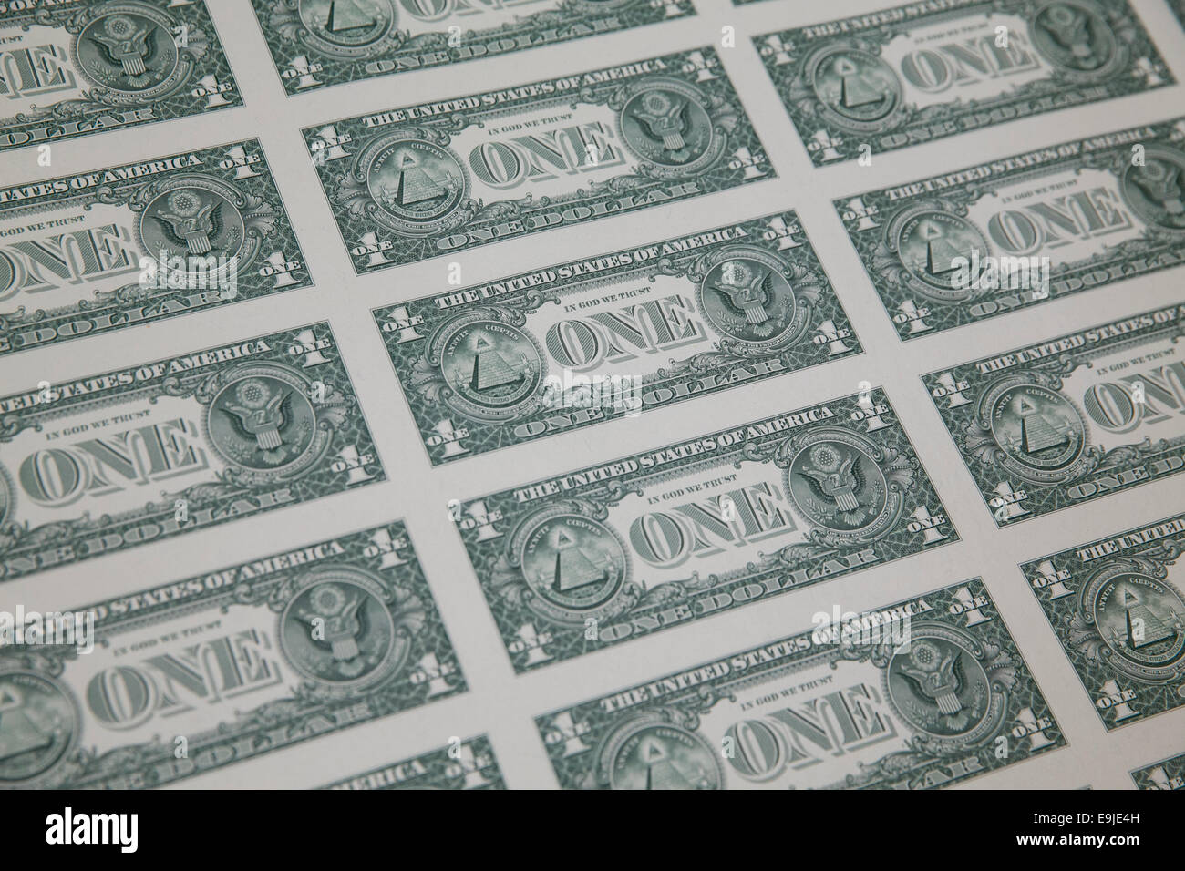 Uncut currency sheet hi-res stock photography and images - Alamy