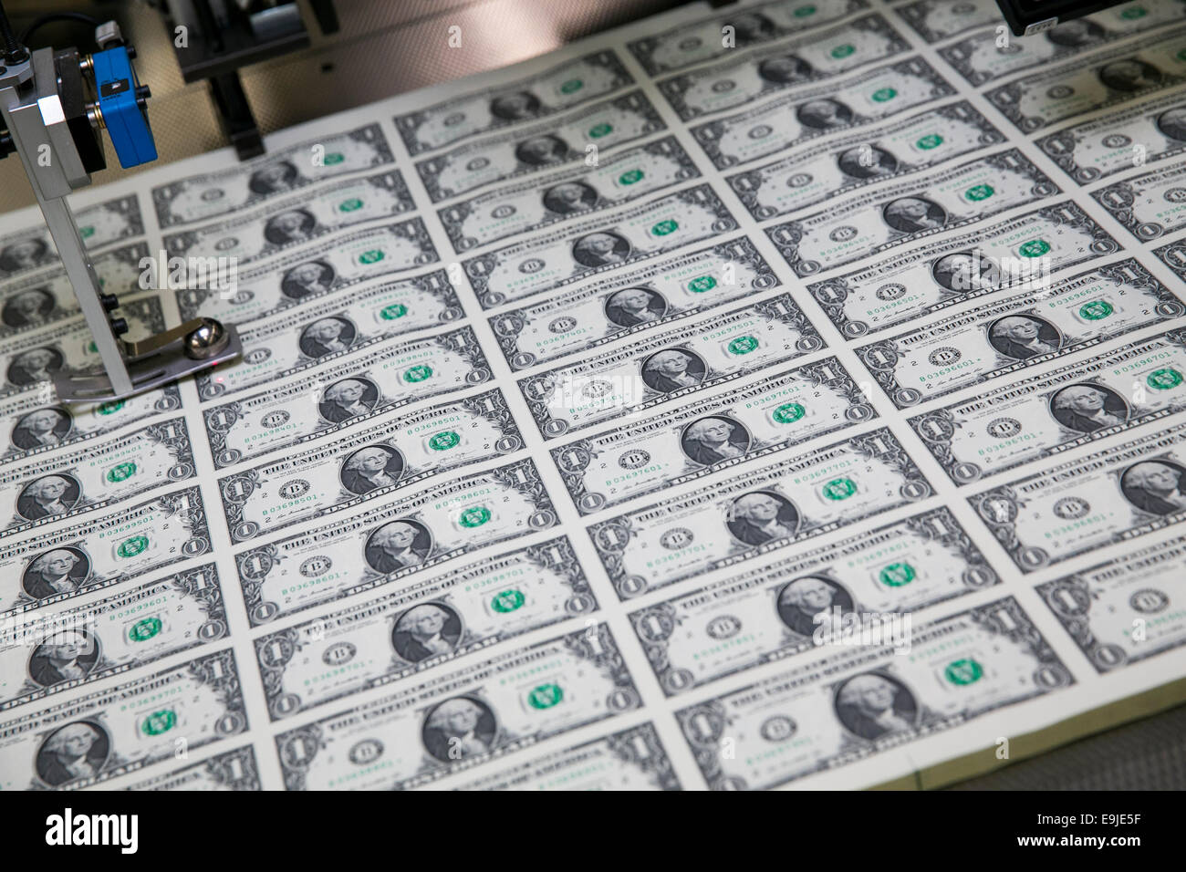 Uncut sheets of United States One Dollar ($1) bills during production ...