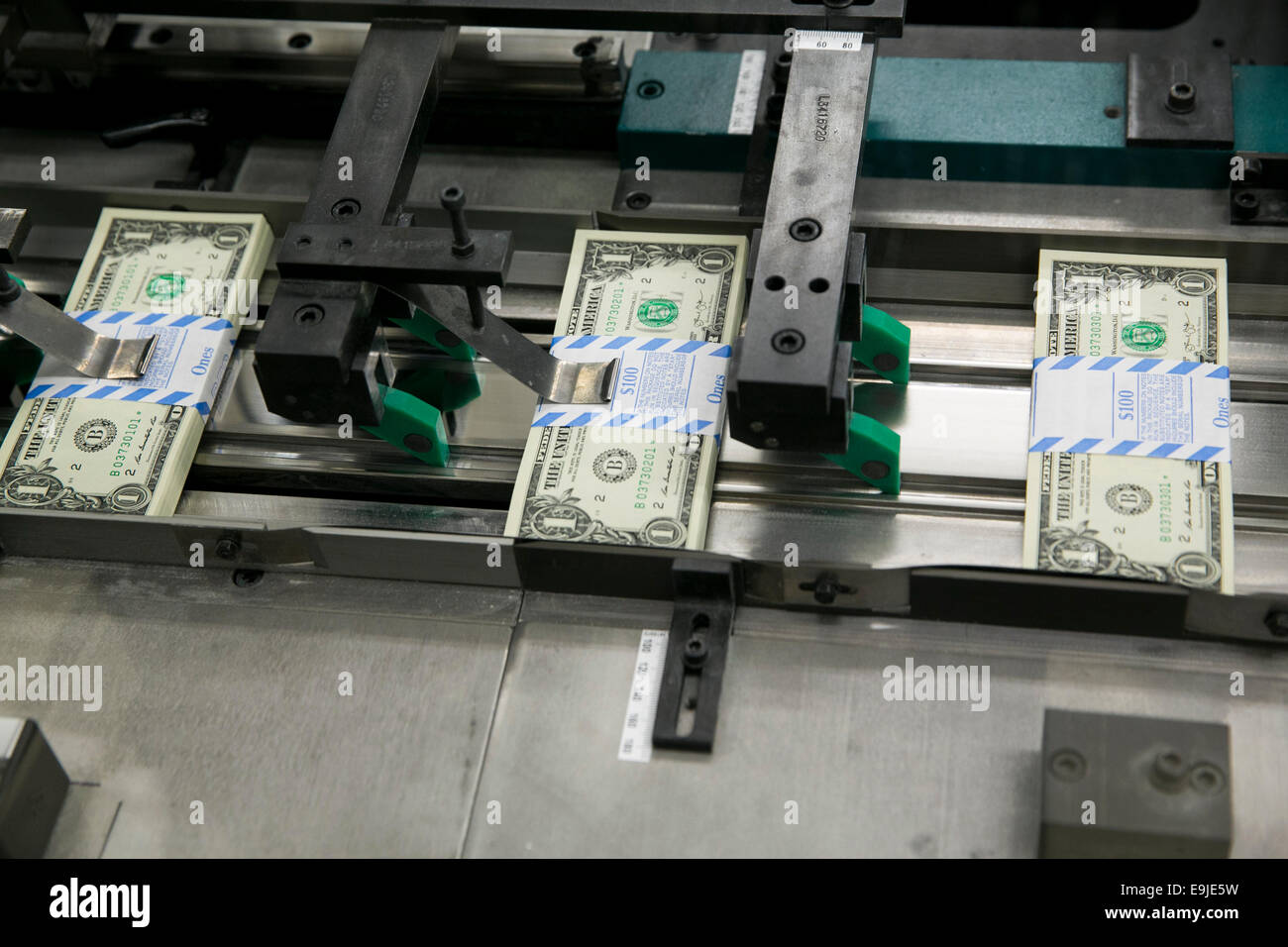 Bundles of one dollar bills hi-res stock photography and images - Alamy