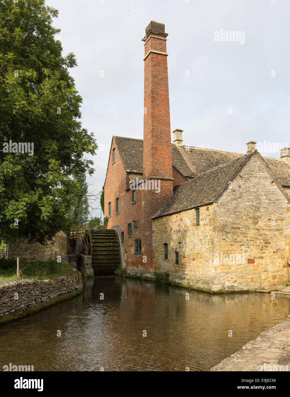 Old mill in cotswold hi-res stock photography and images - Alamy