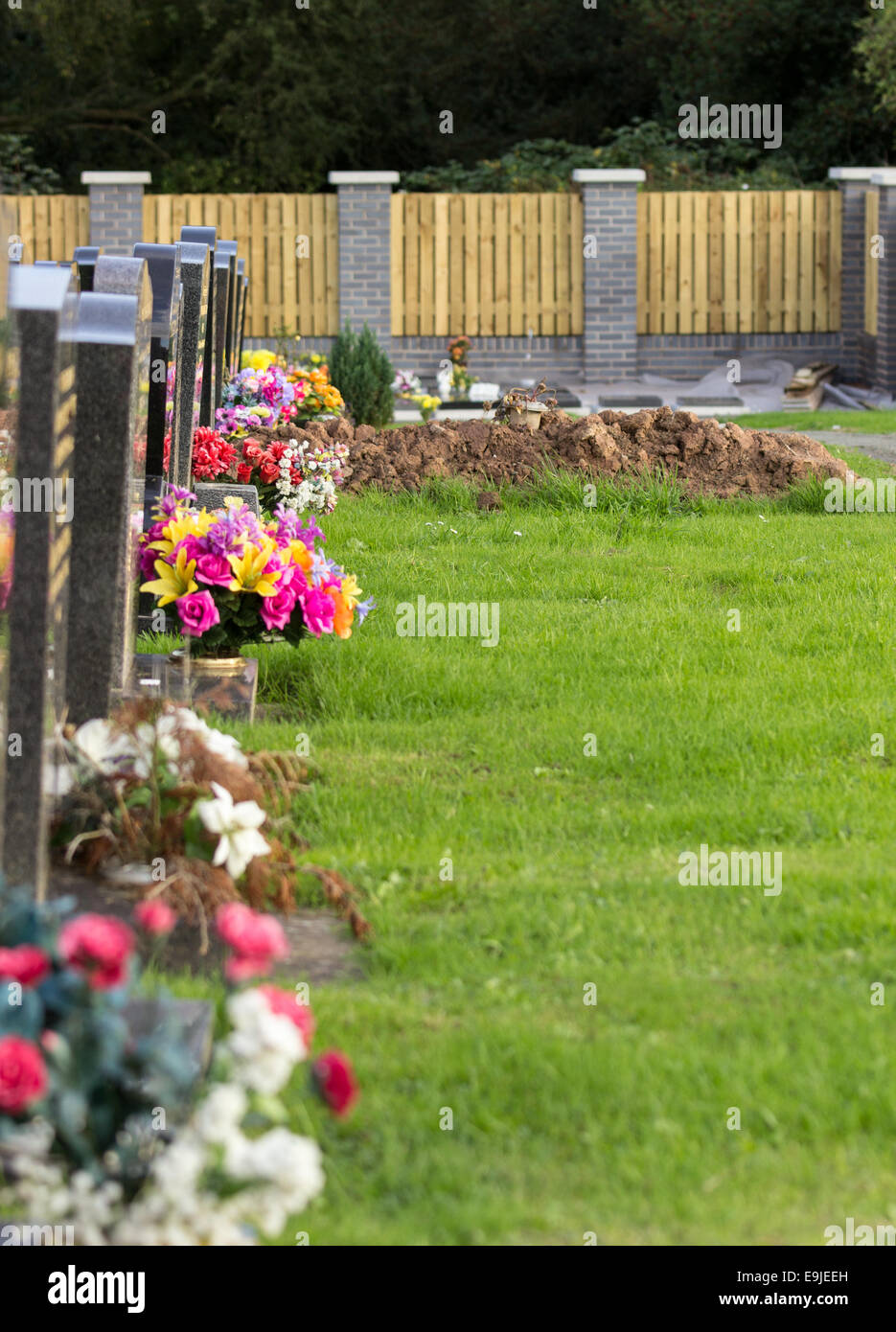 Grave dug hi-res stock photography and images - Alamy