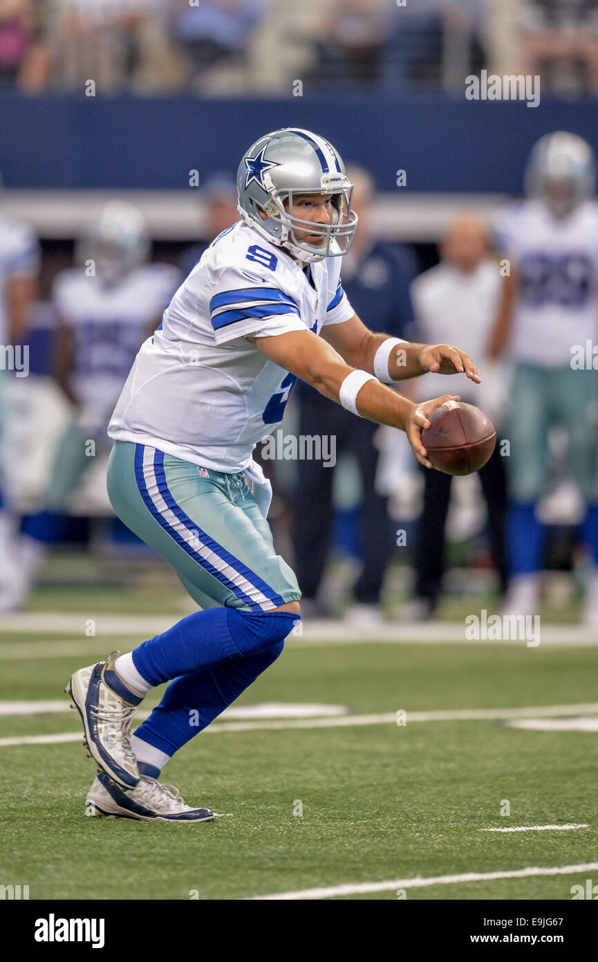 Dallas Cowboys quarterback Tony Romo (9) with the ball during an NFL ...