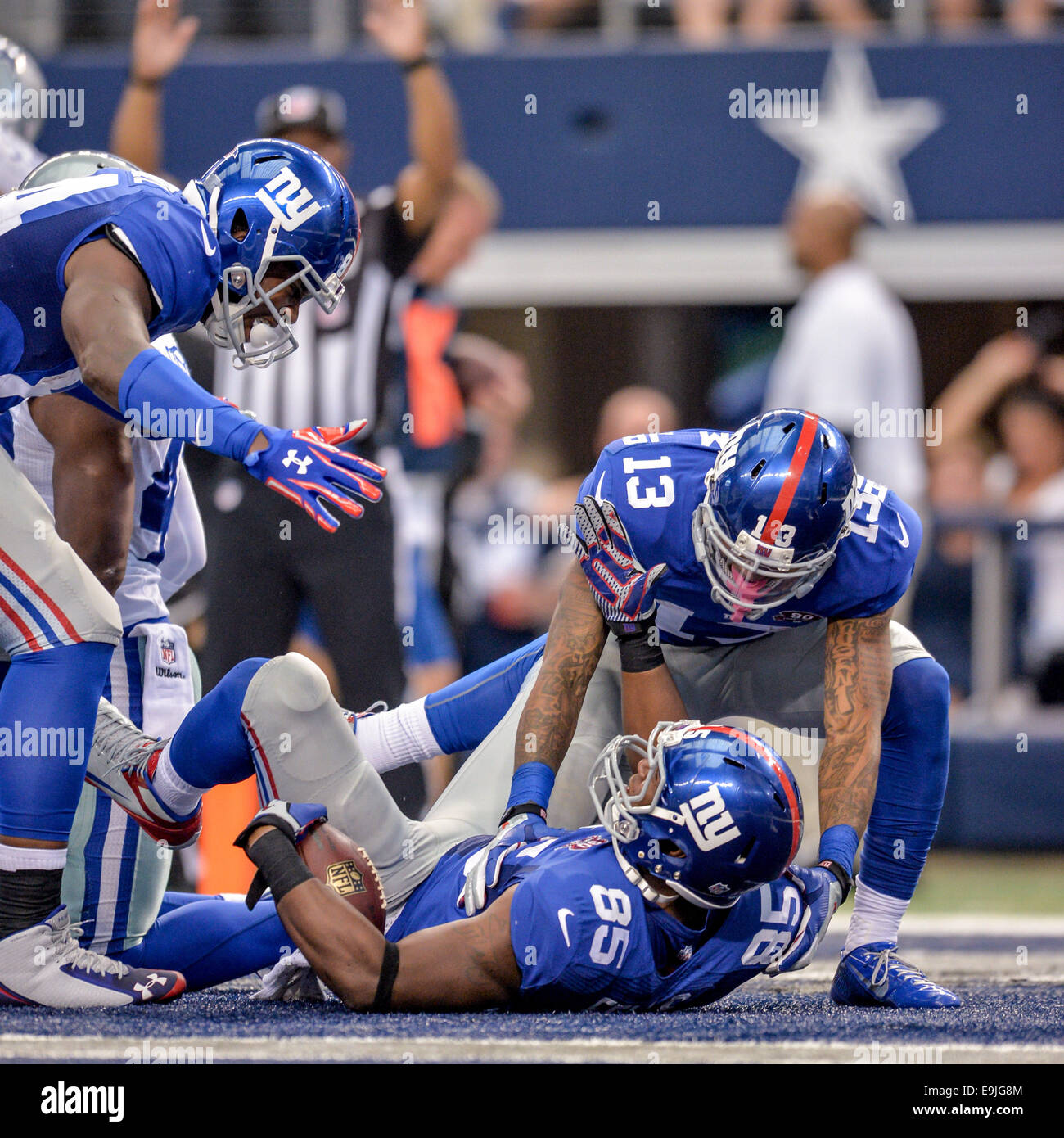 New York Giants tight end Daniel Fells (85) catches a pass for a ...