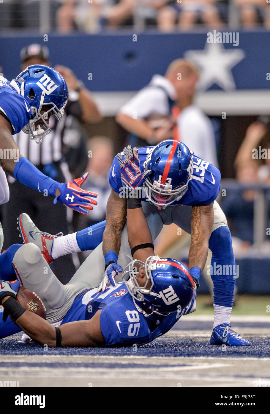 New York Giants tight end Daniel Fells (85) catches a pass for a ...