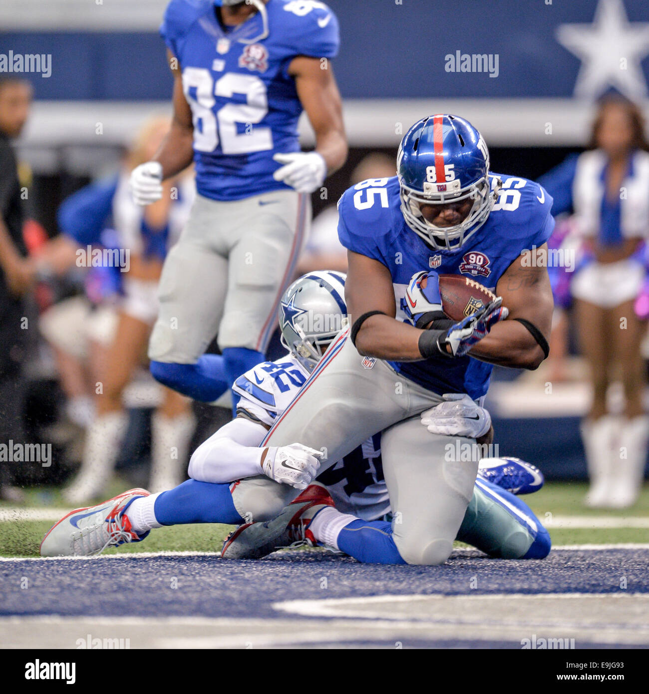 New York Giants tight end Daniel Fells (85) catches a pass for a ...