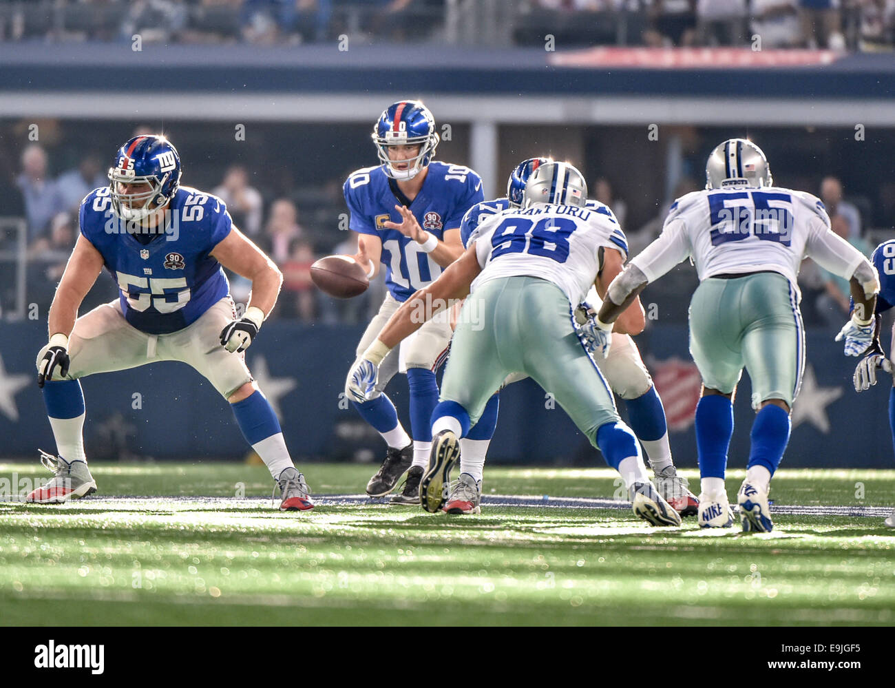 New York Giants quarterback Eli Manning (10) with the ball in an NFL ...