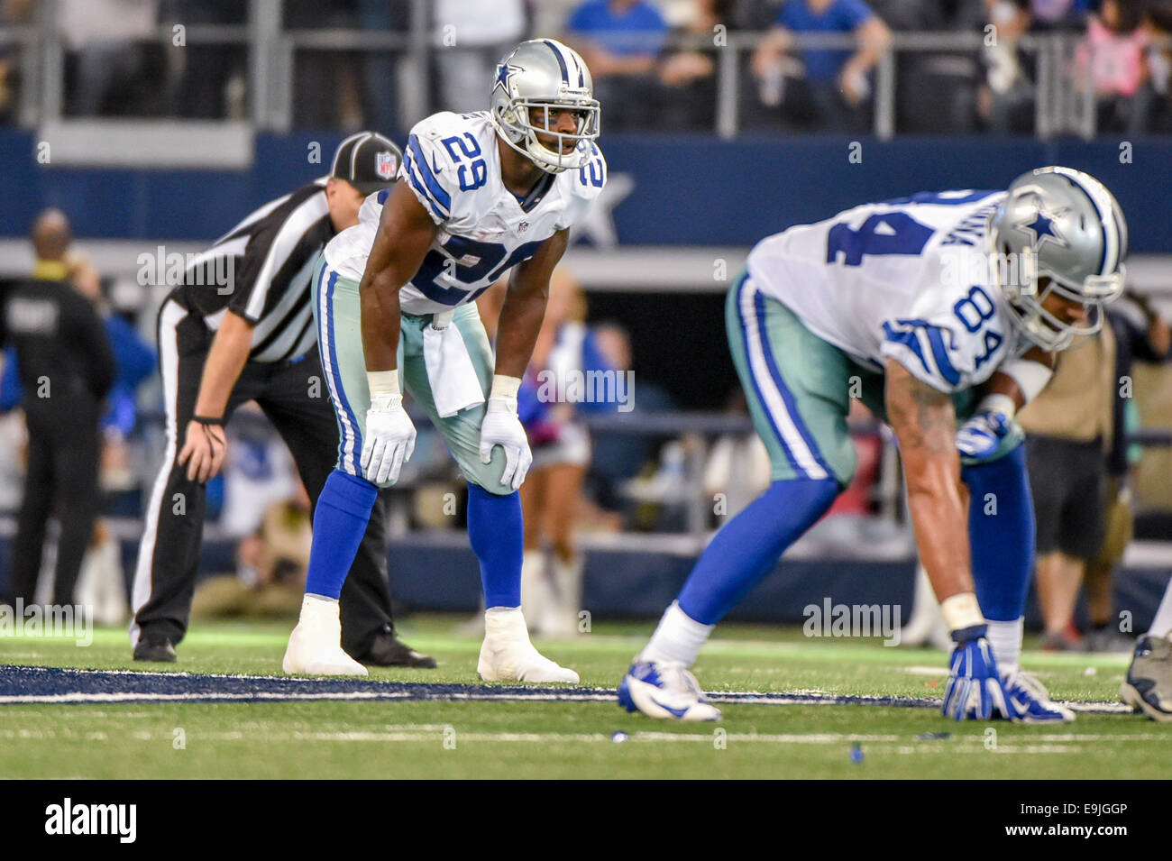 Dallas Cowboys running back DeMarco Murray (29) in the backfield in an ...