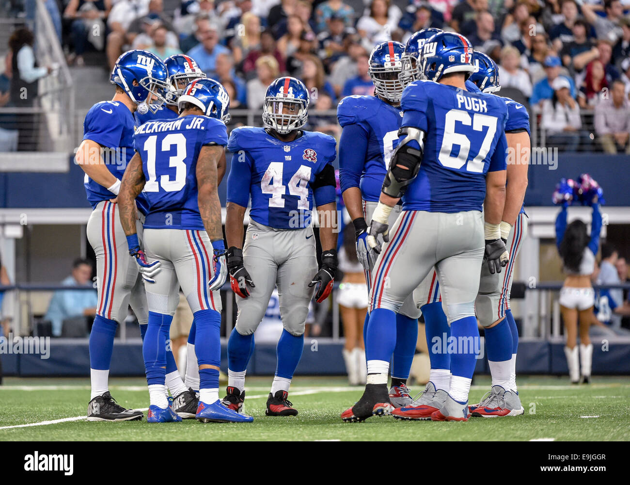 Dallas cowboys huddle hi-res stock photography and images - Alamy