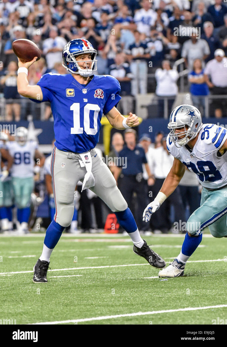 New York Giants quarterback Eli Manning (10) looks down field as he ...