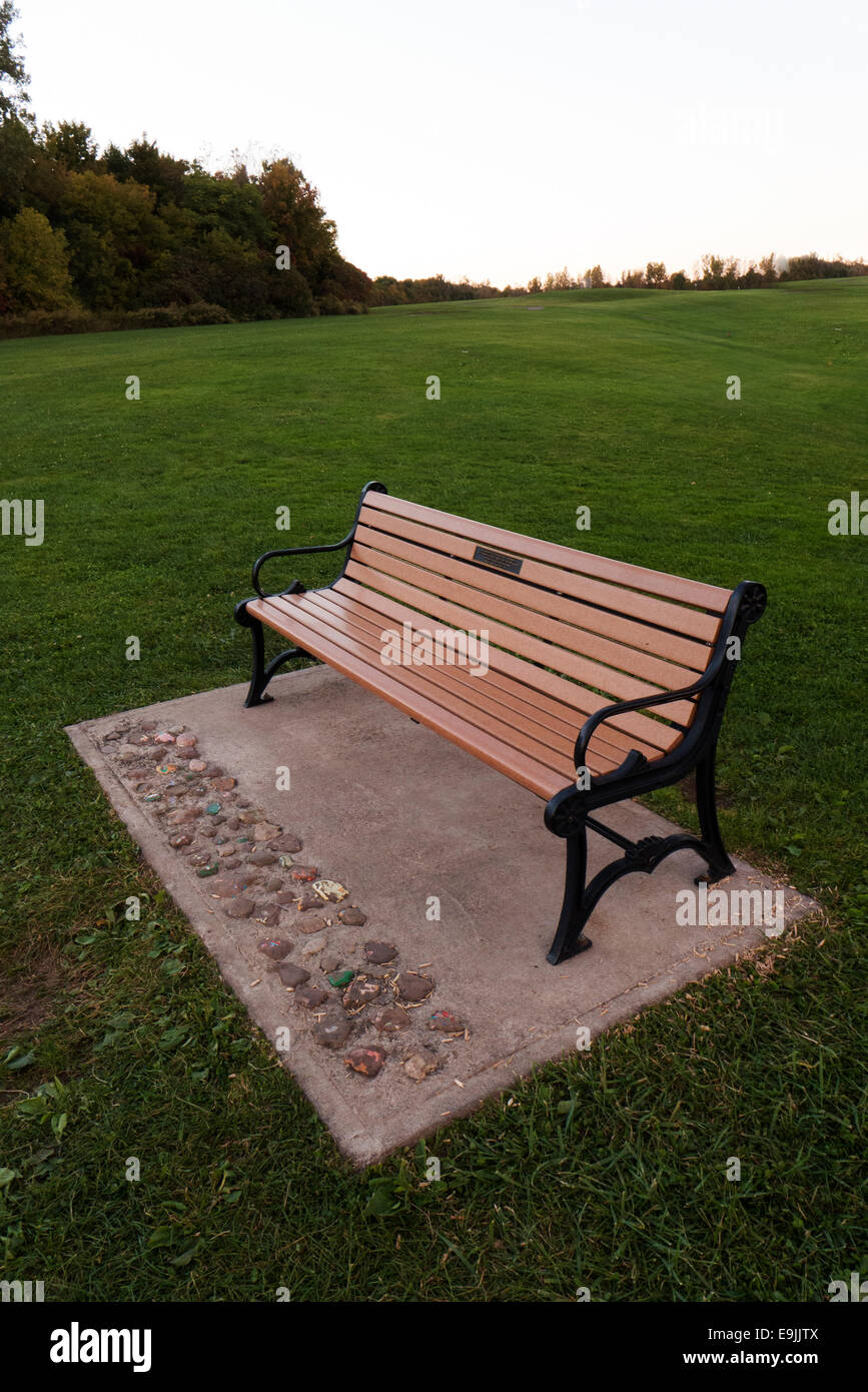Commemorative park bench Stock Photo - Alamy