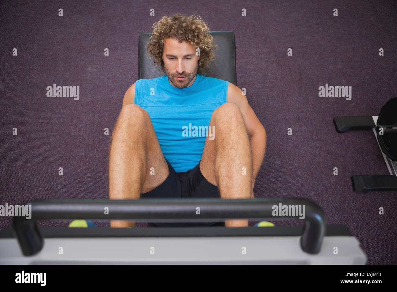 Man leg presses hi-res stock photography and images - Alamy