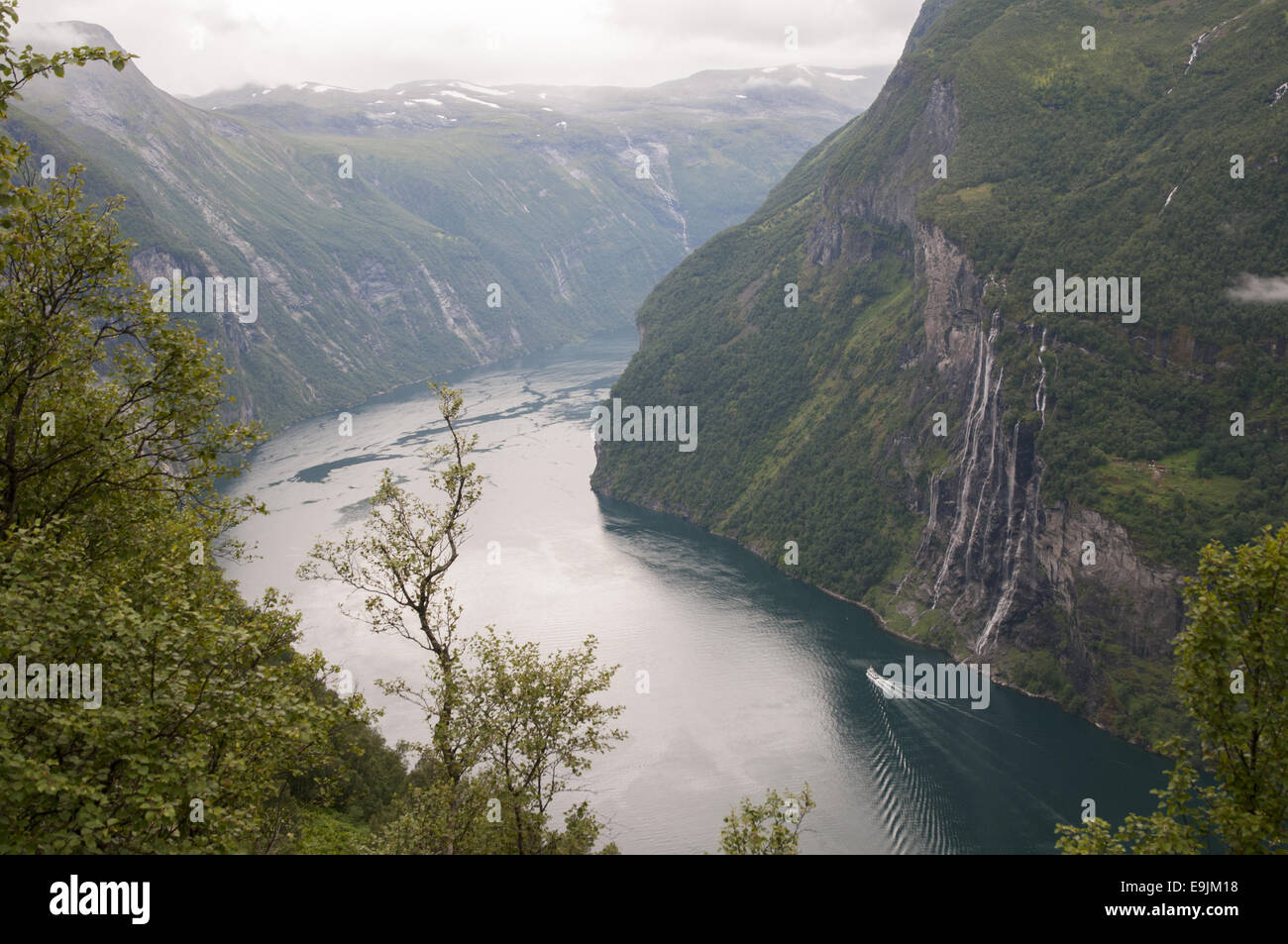 Geiranger vertical hi-res stock photography and images - Alamy