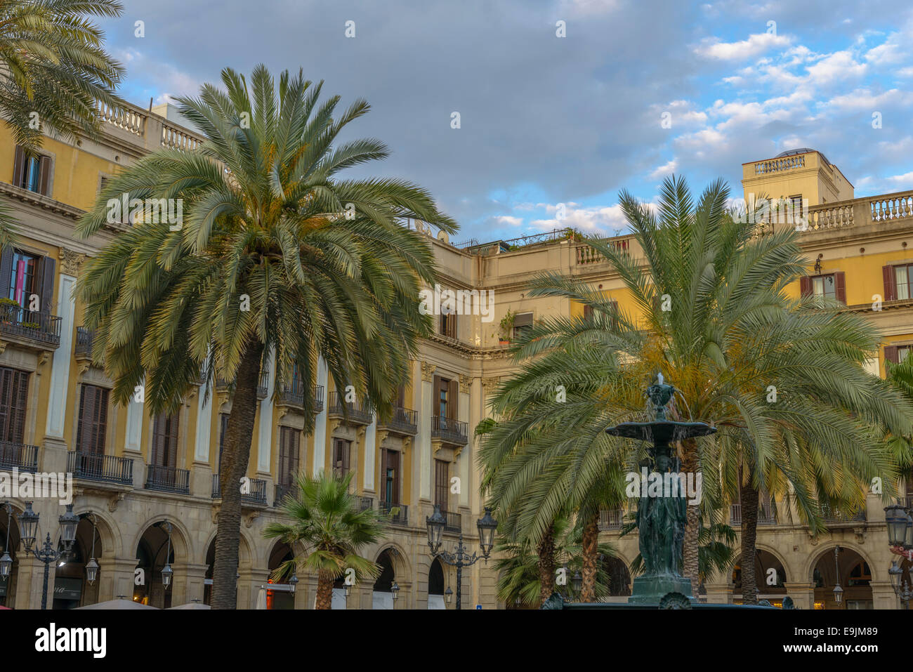 Catalonia plaza hi-res stock photography and images - Alamy