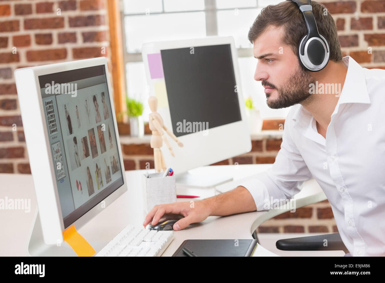 Editor computer hi-res stock photography and images - Alamy