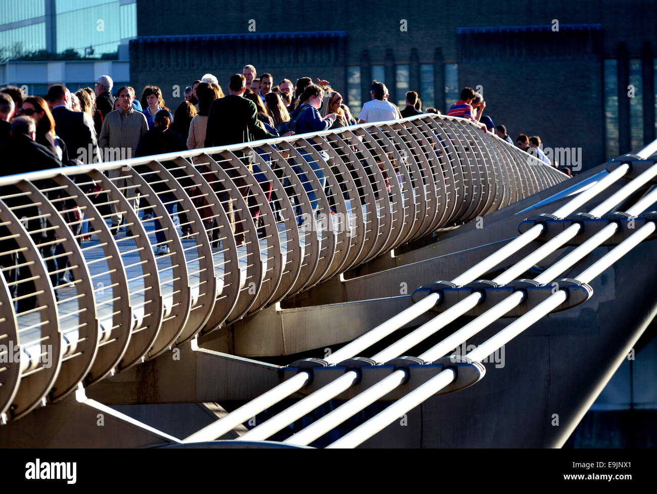 Busy crowded crowds london hi-res stock photography and images - Alamy