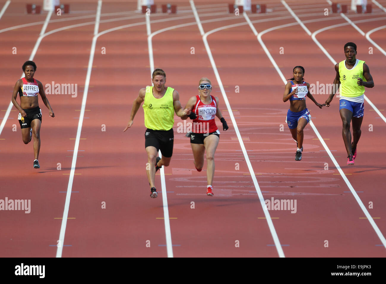 Tracey HINTON and Guide Steffan Hughes (Wales) in the athletics in the ...
