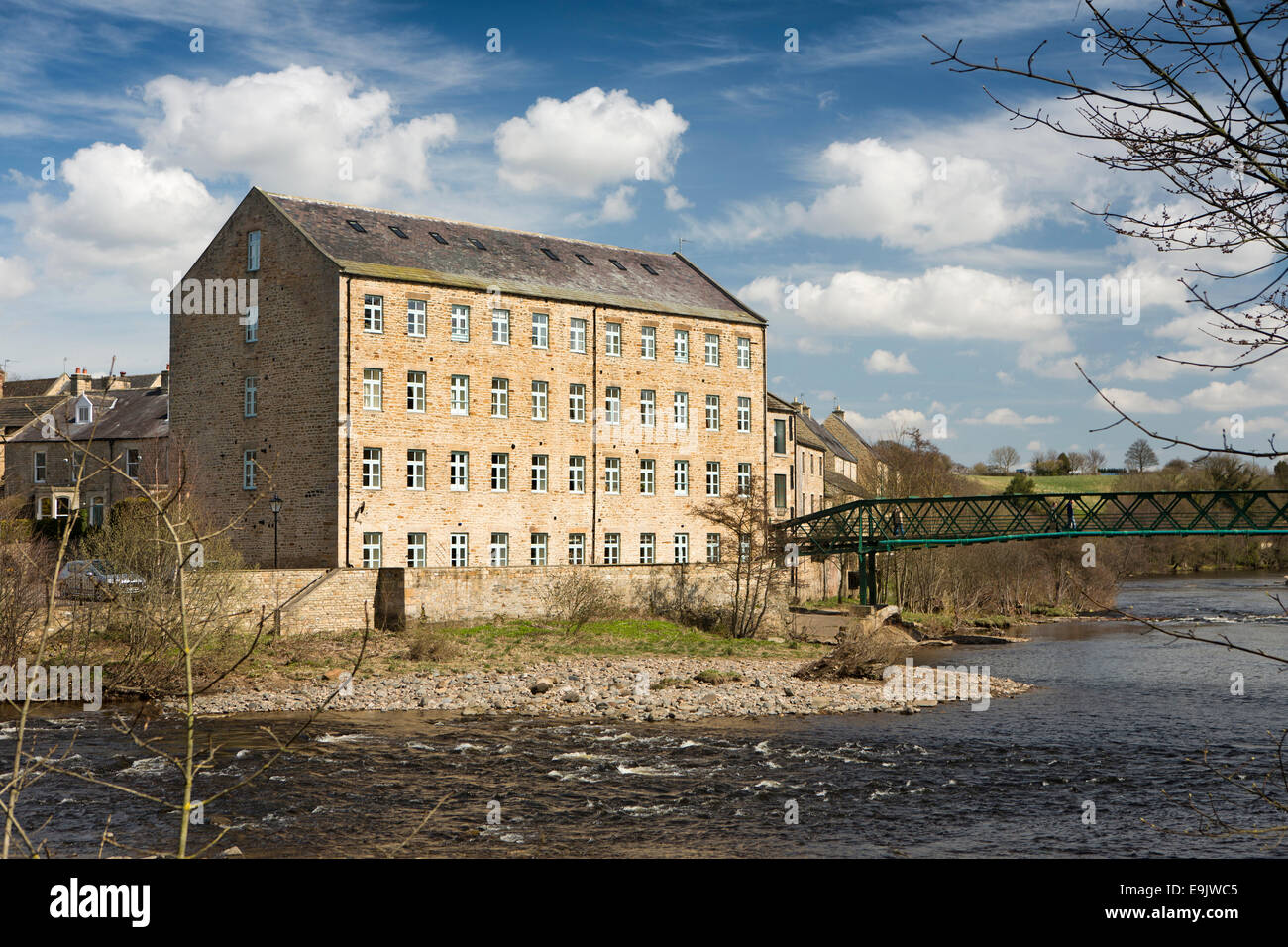 UK, County Durham, Barnard Castle, Thorngate mill and riverside ...