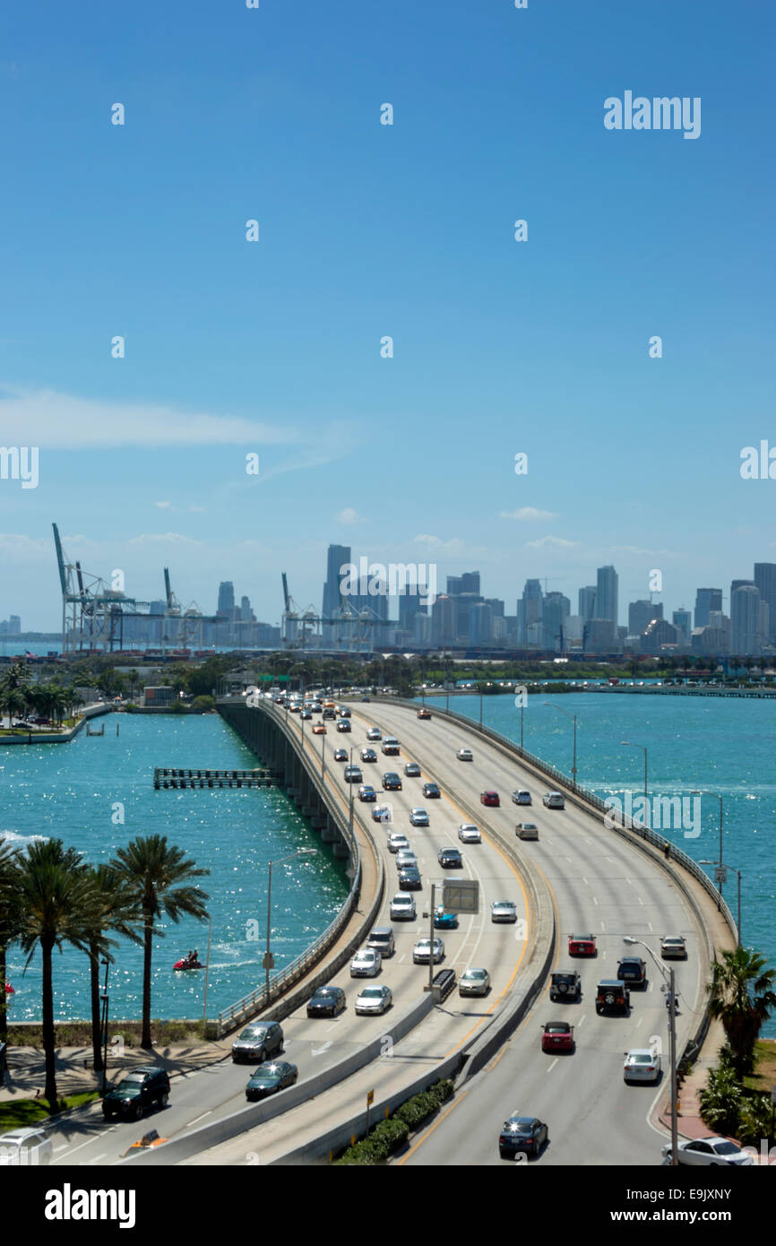 Macarthur causeway and miami skyline hi-res stock photography and ...