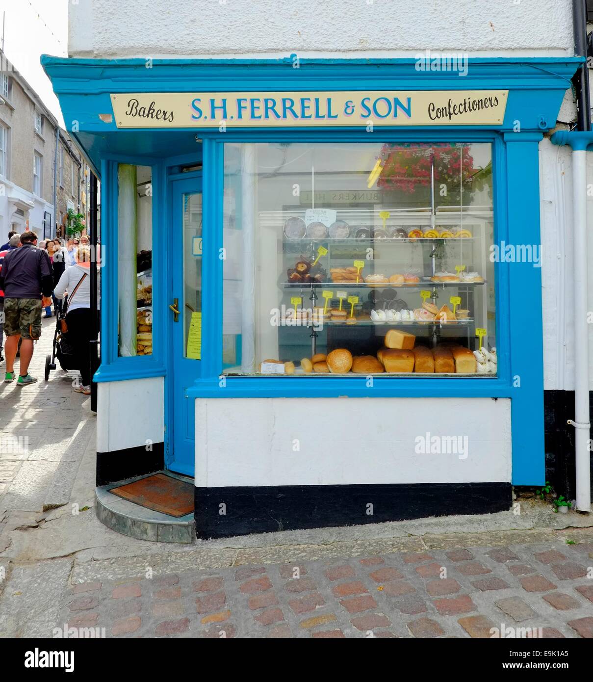 Local bakery shop hi-res stock photography and images - Alamy