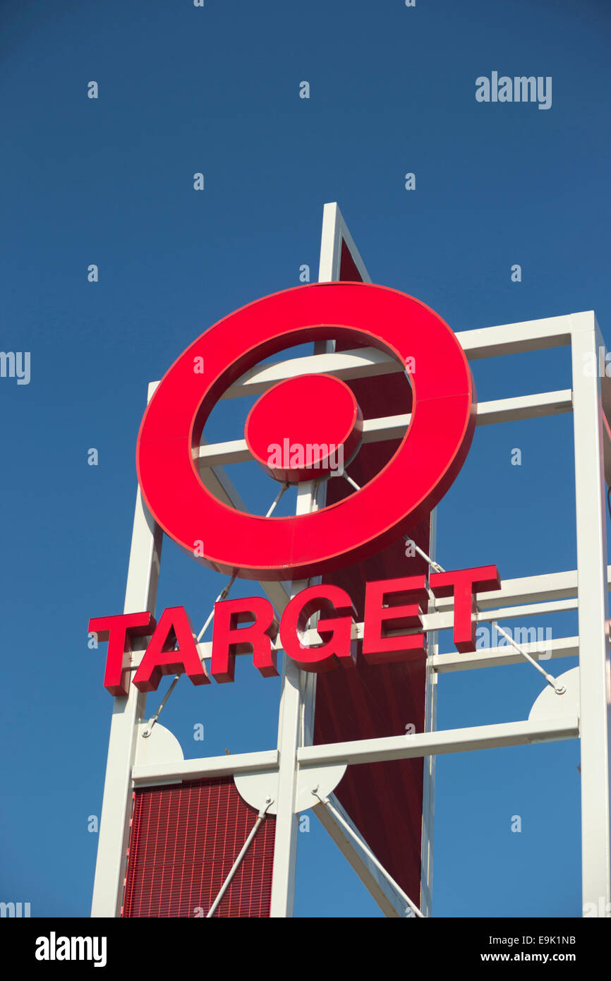 TARGET STORE SIGN (©TARGET CORP 1995) CLEVELAND OHIO USA Stock Photo ...