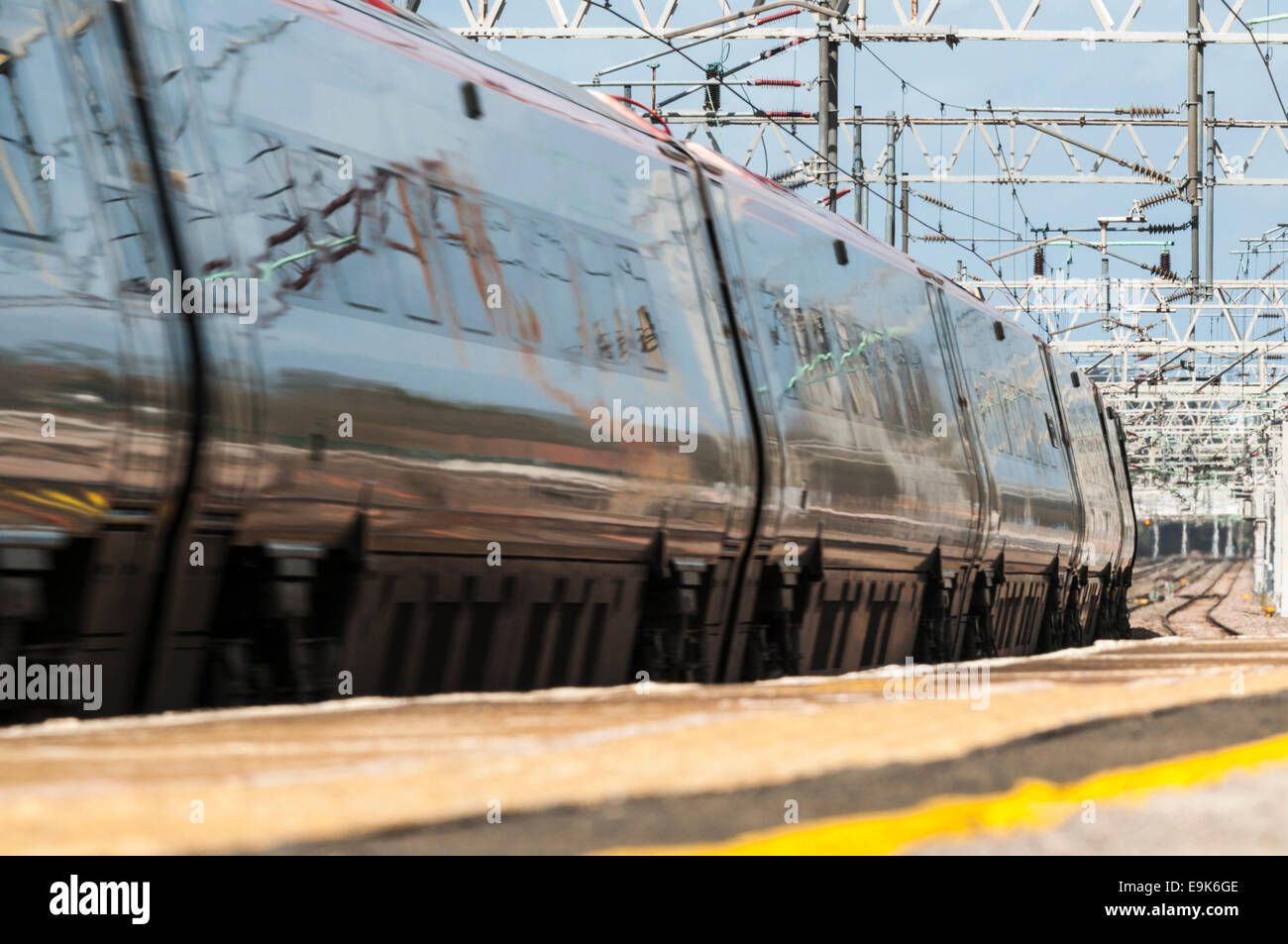 British railways virgin pendolino train hi-res stock photography and ...