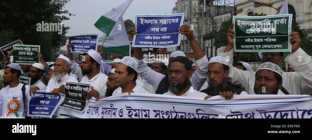 Kolkata, India. 28th October, 2014. Indian-Muslims bring banners and ...