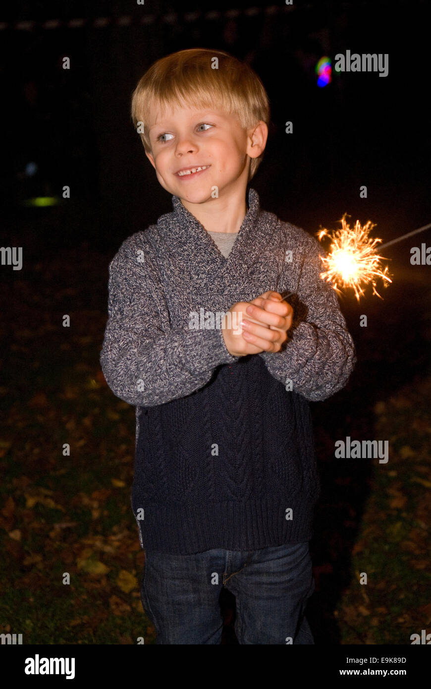 Child sparkler bonfire hi-res stock photography and images - Alamy