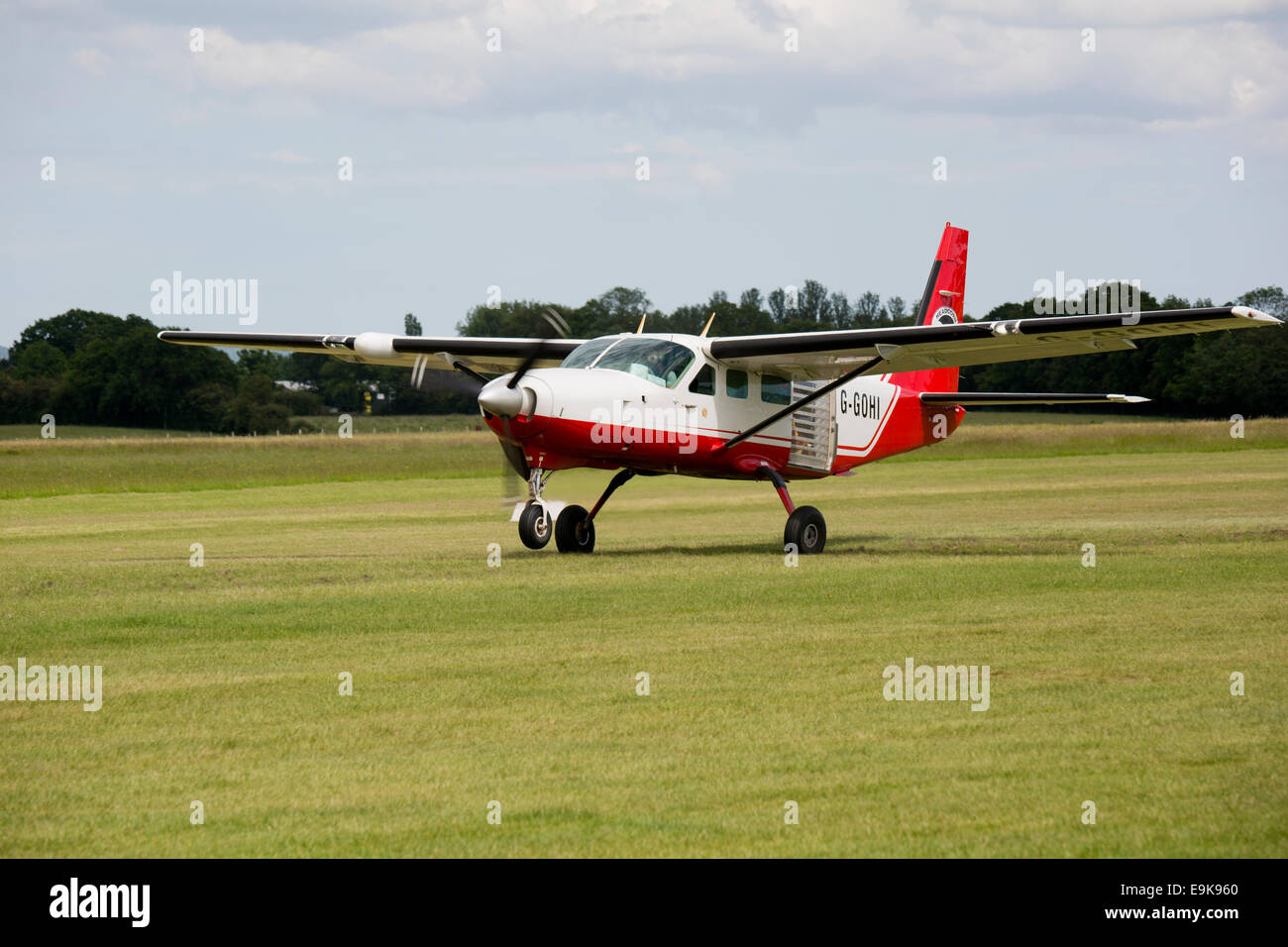 Cessna 208 Caravan 1 G-GOHI Rusol Air Headcorn Parachute Club taking ...