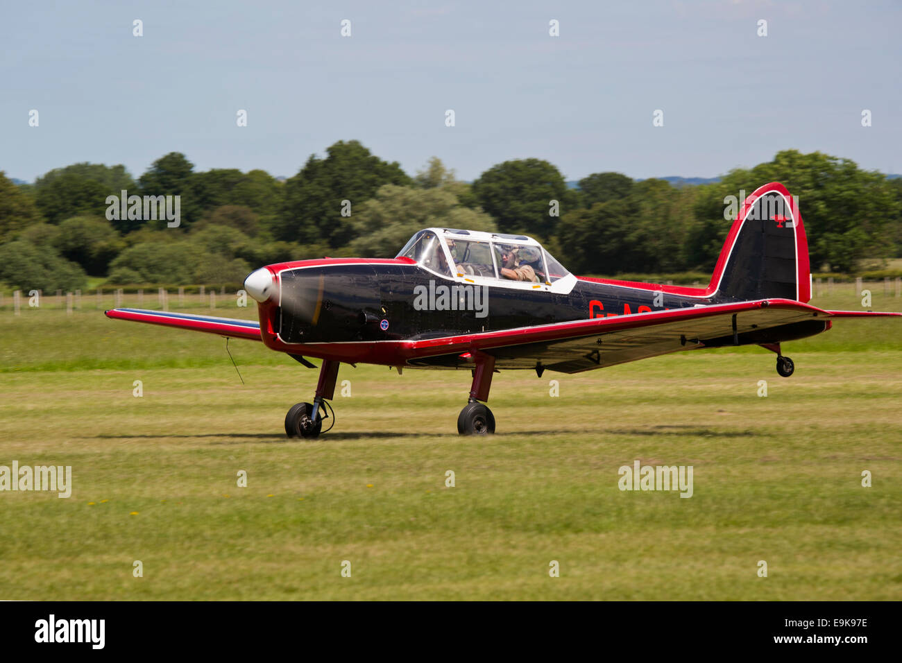 De havilland canada dhc 1 chipmunk hi-res stock photography and images ...