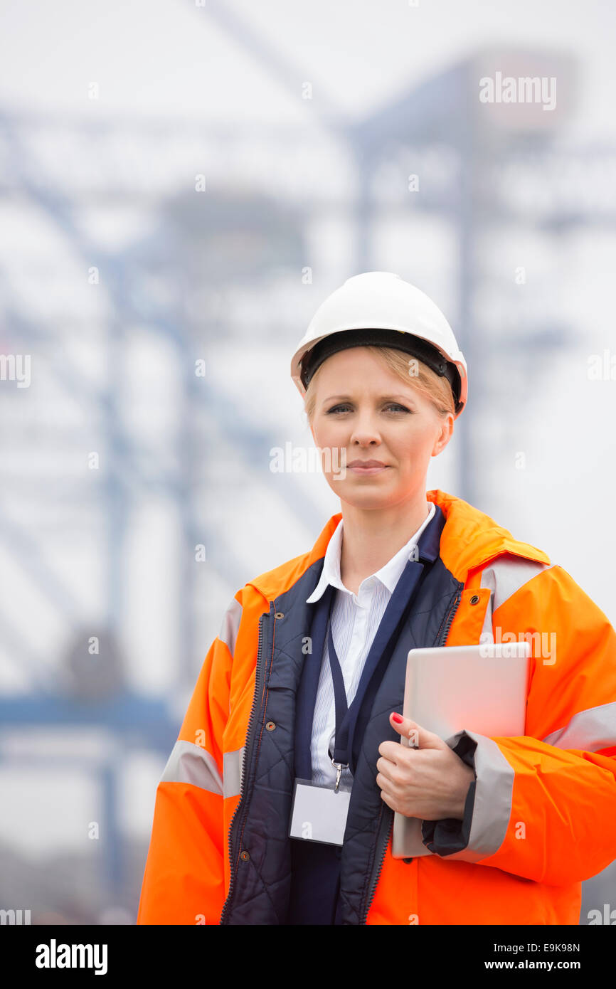 Engineer tablet woman in hi-res stock photography and images - Alamy