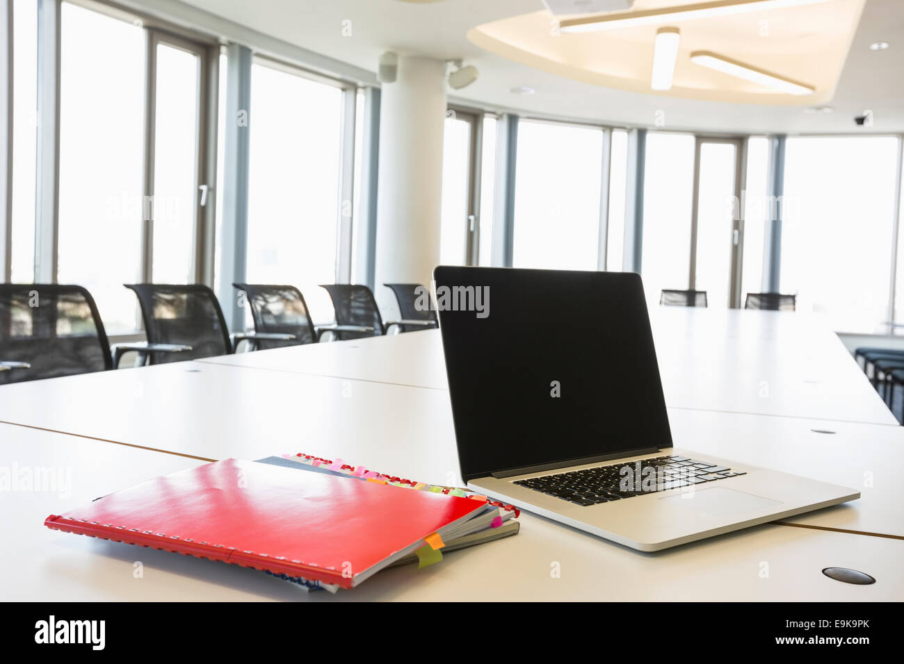Long conference table hi-res stock photography and images - Alamy