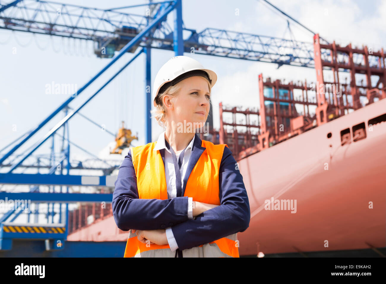 Female engineer hi-res stock photography and images - Alamy