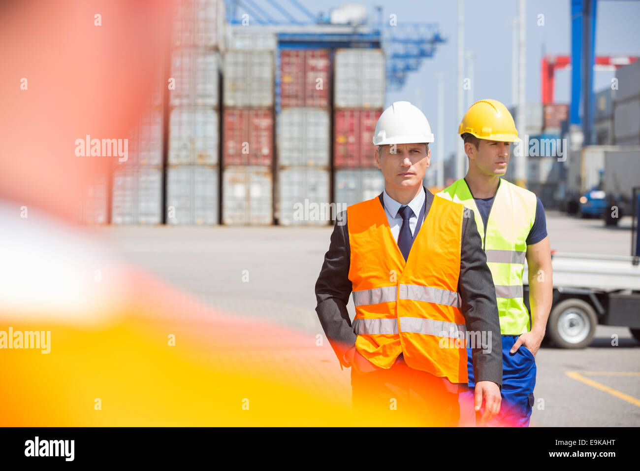 Adult male workers hi-res stock photography and images - Alamy